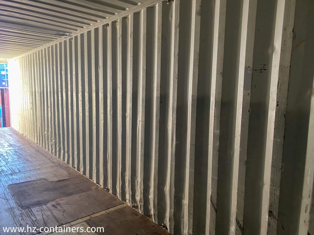 40' HC shipping container discarded Bruntál, 906 913-4 - HZ CONTAINERS.com