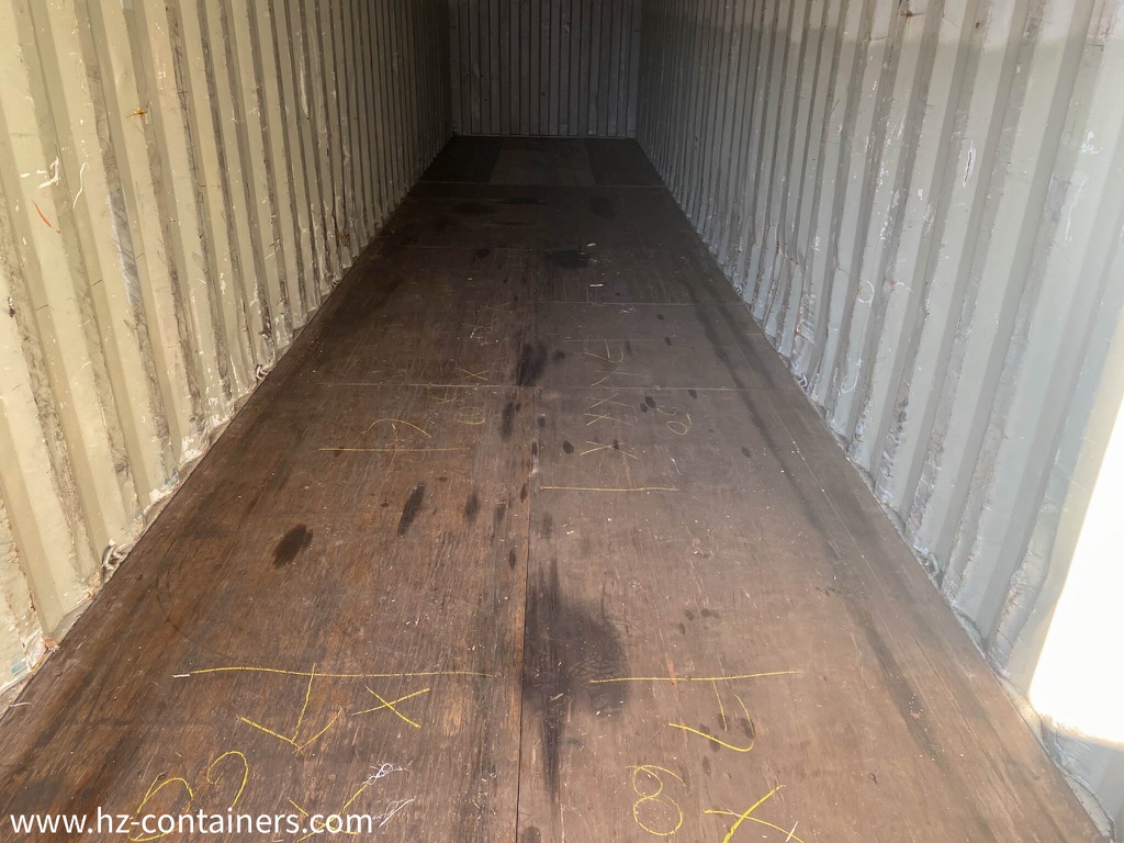 40' HC shipping container discarded Bruntál, 906 913-4 - HZ CONTAINERS.com