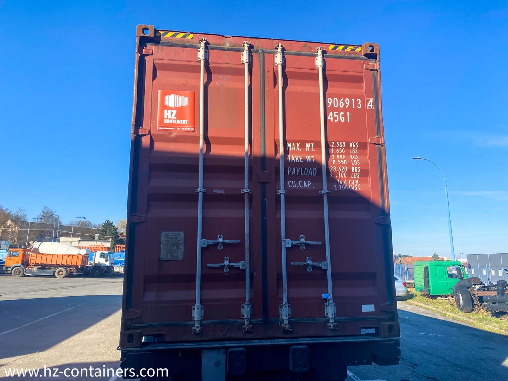 40' HC shipping container discarded Bruntál, 906 913-4 - HZ CONTAINERS.com