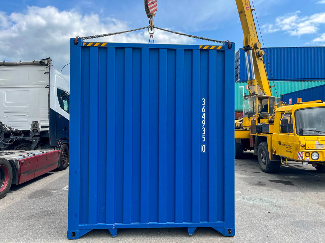 Descarga de un contenedor marítimo de un camión - HZ CONTAINERS.com ...