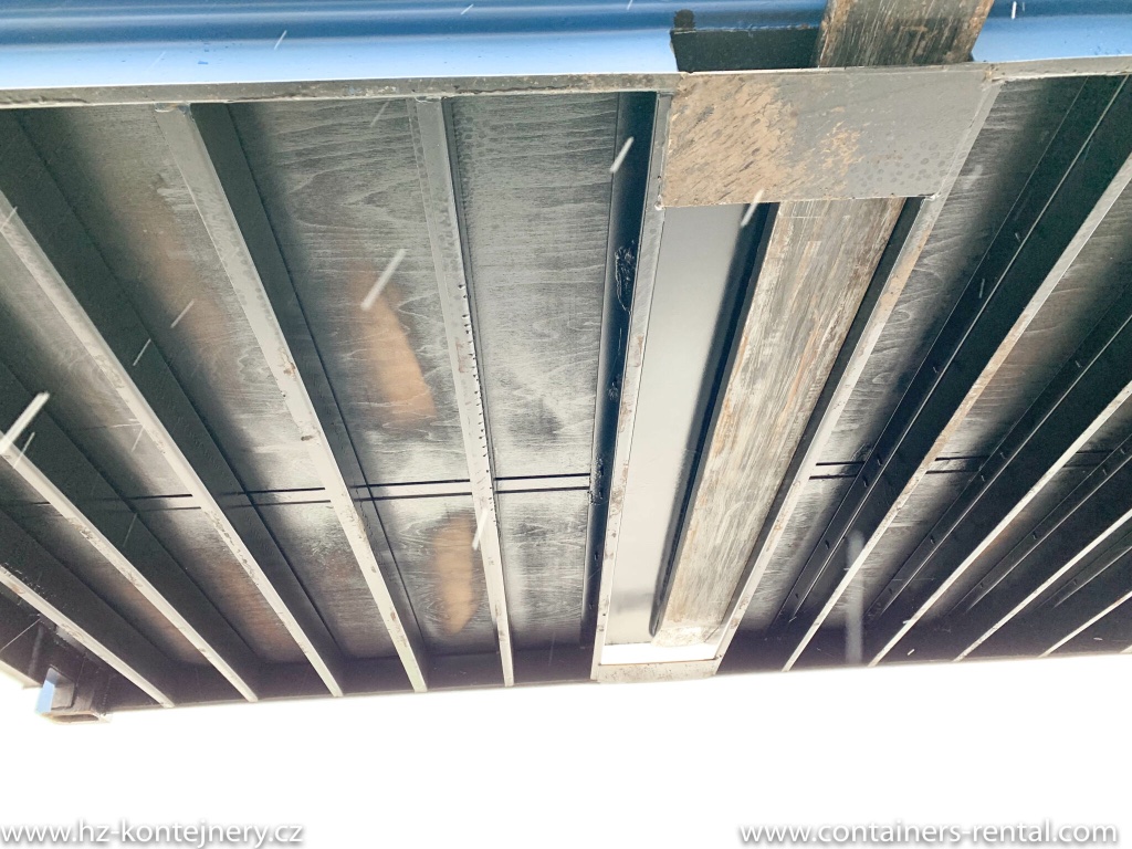 Shipping container floor: what is it made of, durability and longevity ...