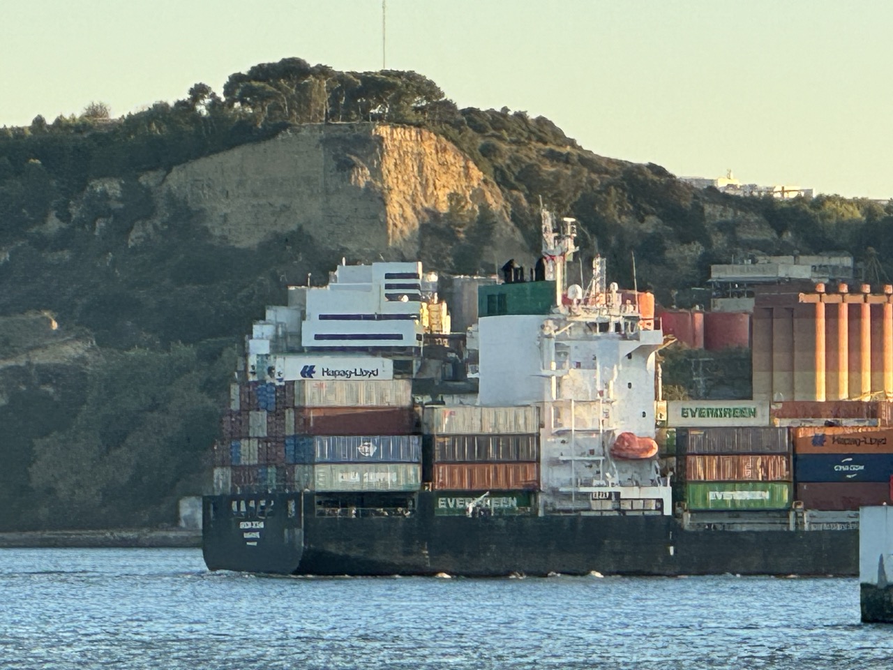 What is the fuel consumption of container ships and what fuel is needed ...