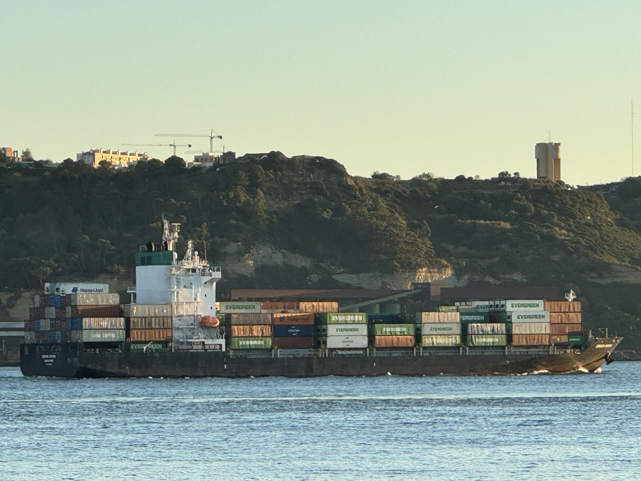 How many shipping containers are on a ship? - HZ CONTAINERS.com