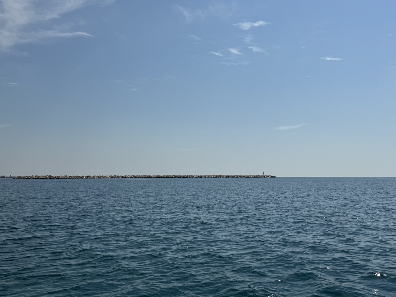 Breaking up of the MOL Comfort container ship in the Indian Ocean - HZ ...