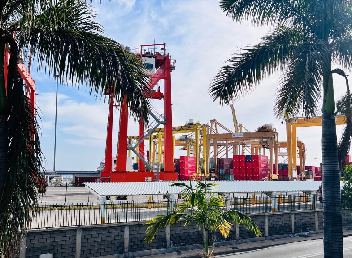 Prohibition of Entry to Container Depot - HZ CONTAINERS.com