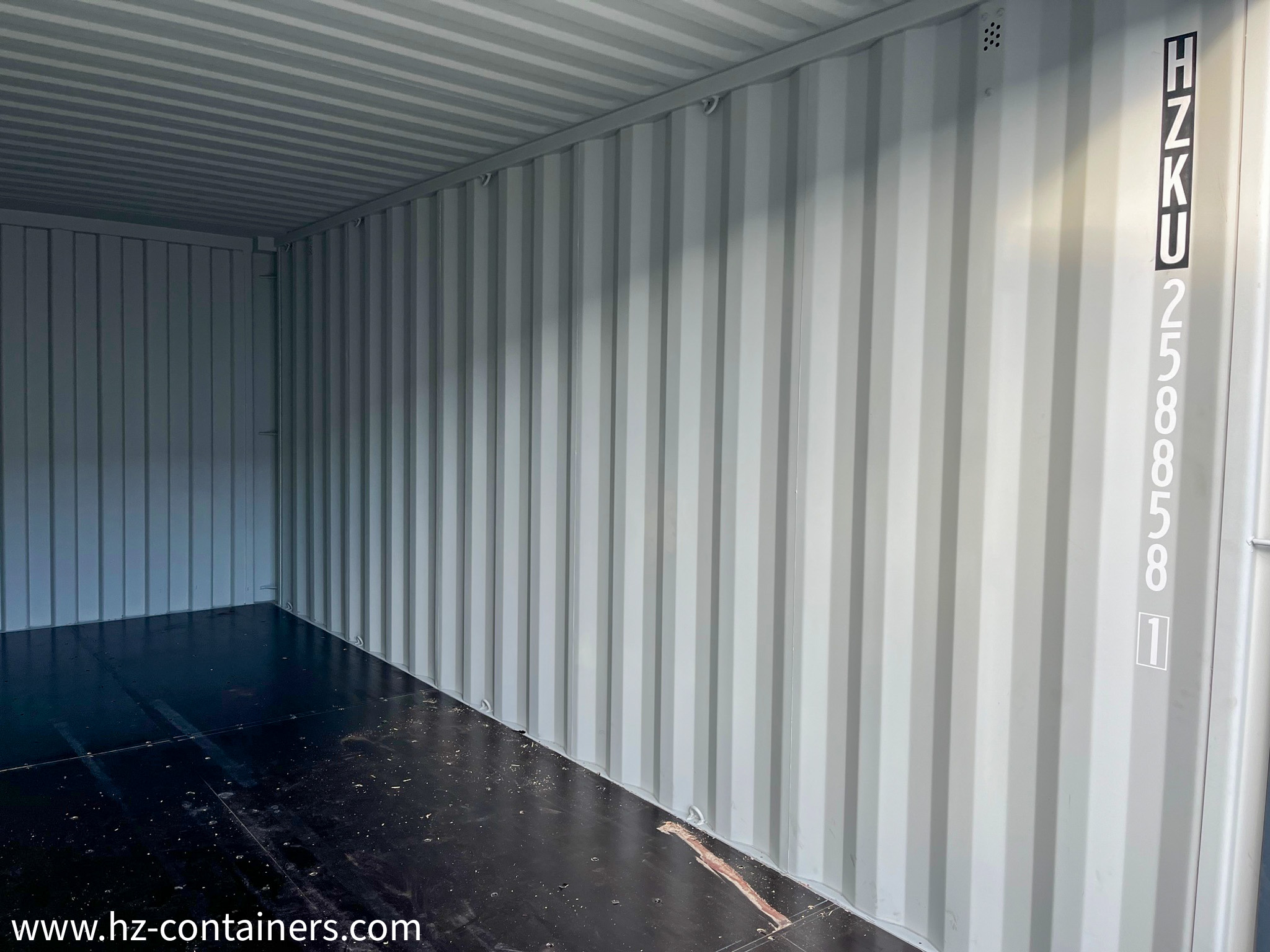 6 m shipping container 20' Chodov IICL6, HZKU 258 858-1 - HZ CONTAINERS.com