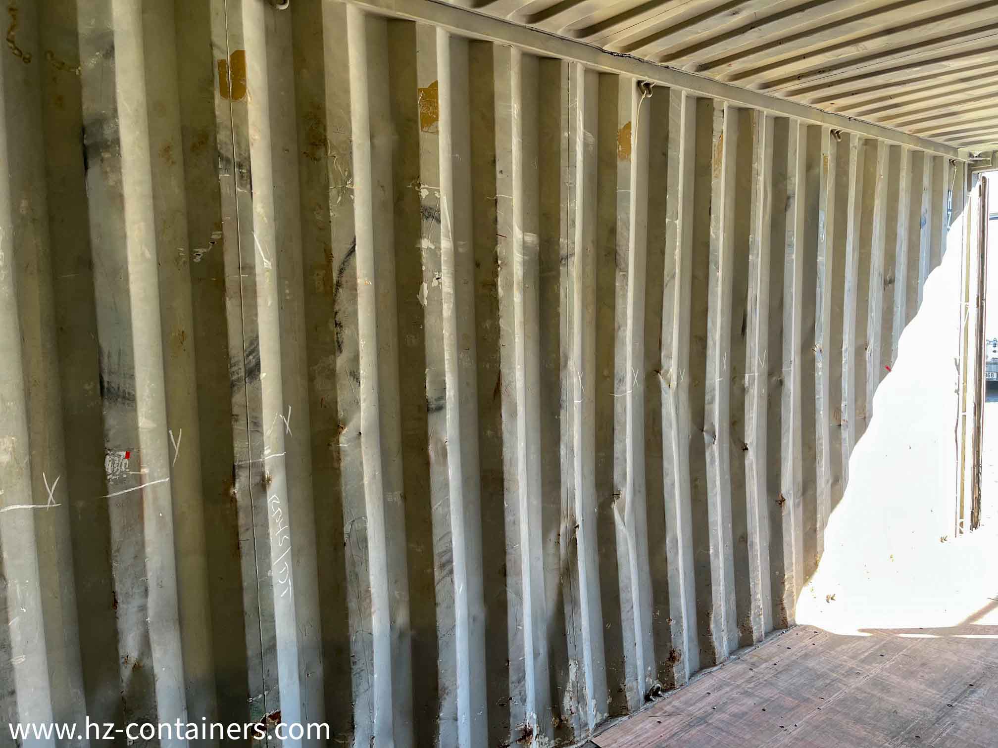 6 m long disused shipping container Jeseník, HZKU 324 441-7 - HZ ...