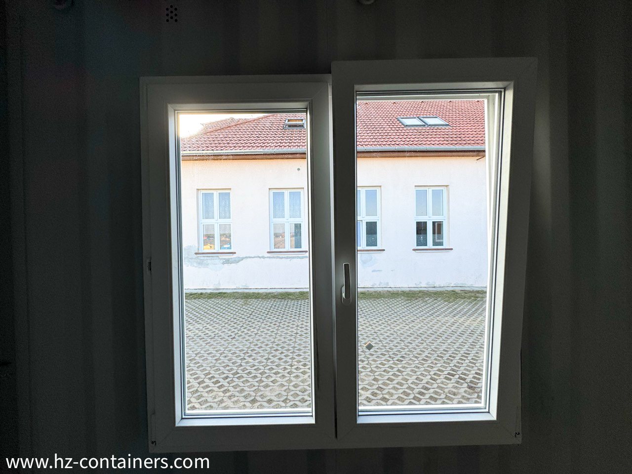 Ventana para contenedor marítimo 1300 x 1300 mm - HZ CONTAINERS.com