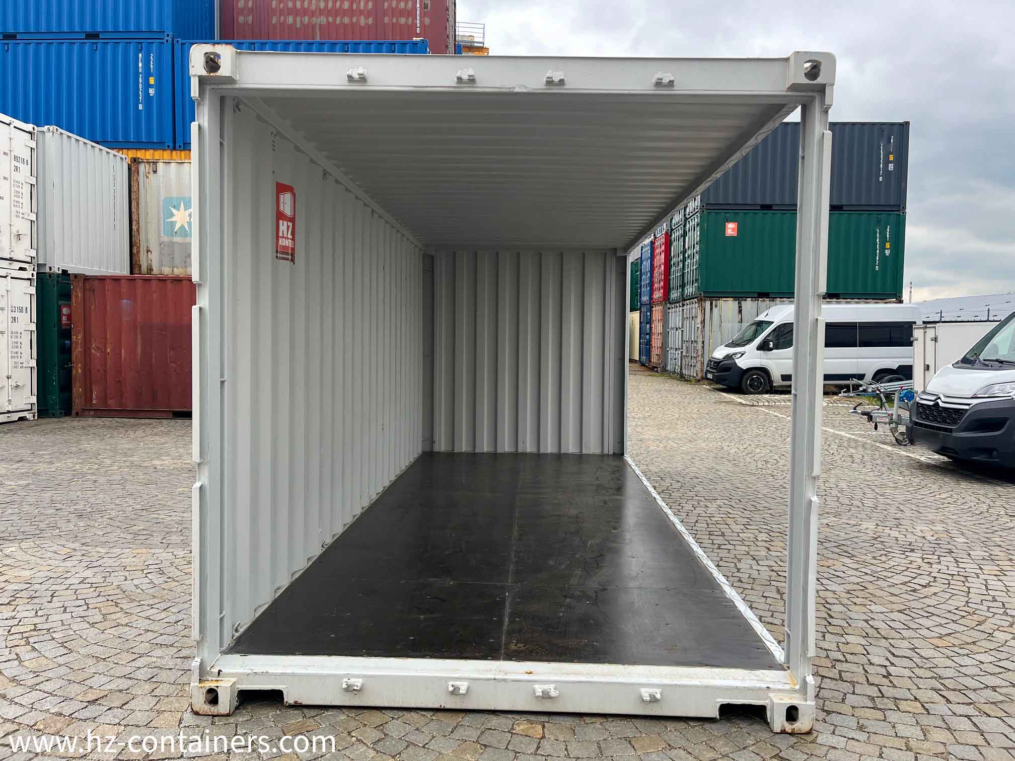 Contenedor con pared lateral más larga y puertas cortadas, HZKU 617 119-0 - HZ CONTAINERS.com